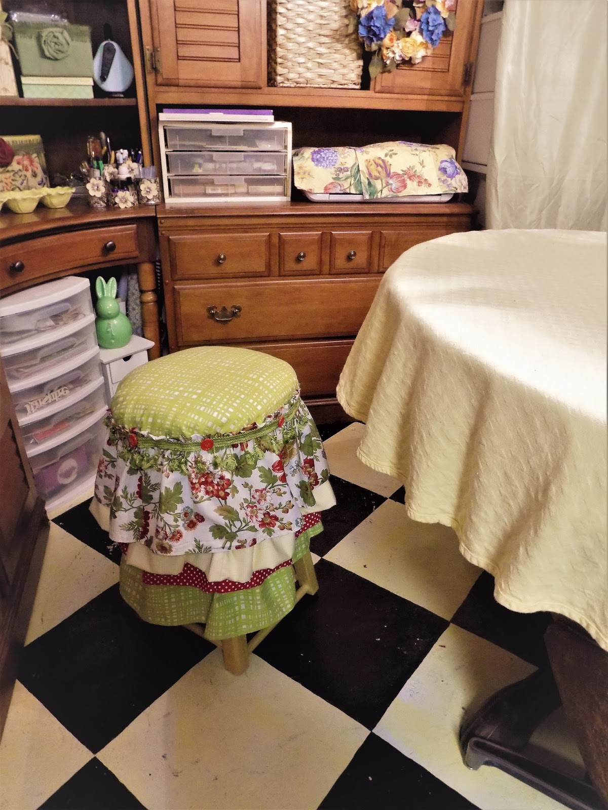 Christine's Cottage Garden Home: Ruffled Stool