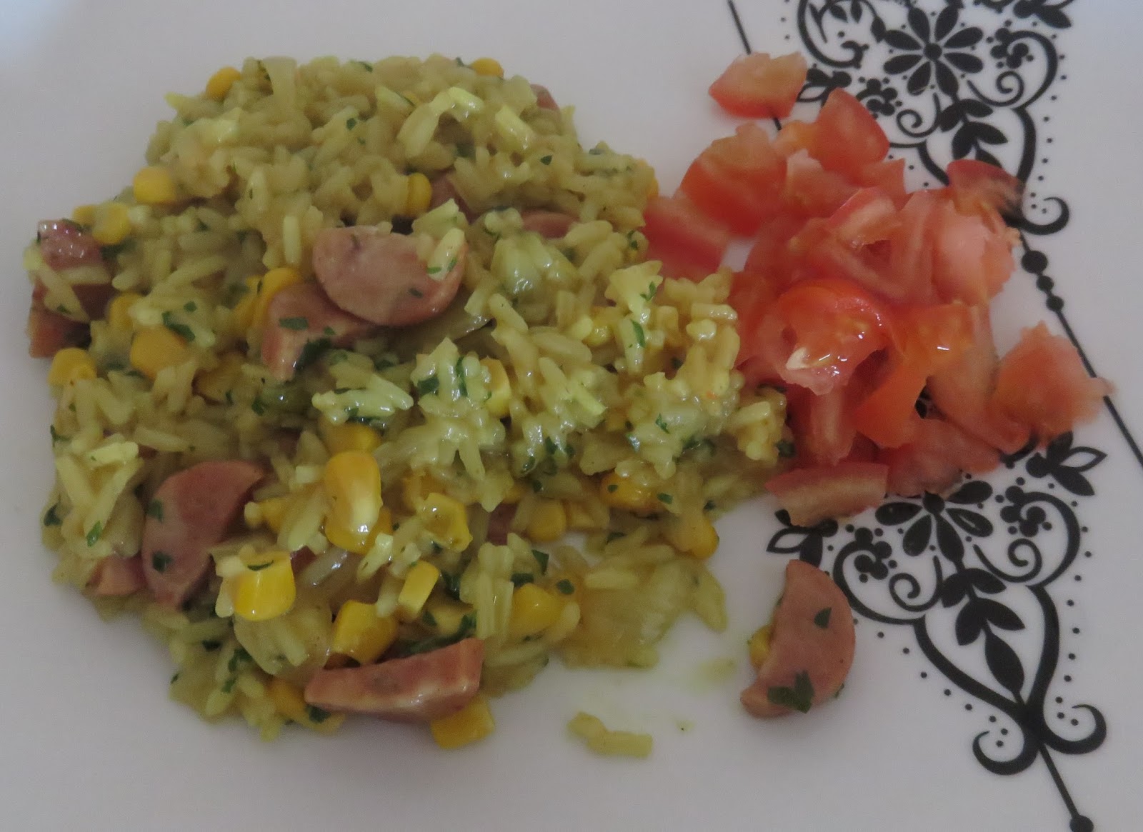 O Cantinho Da Vanessa: Arroz De Caril, Salsichas Frescas e Milho Doce!