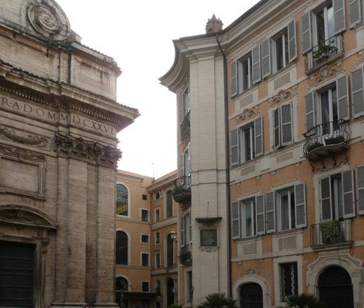 Urban Networks: Piazza Sant’Ignazio de Roma: Una escenografía con mensaje.