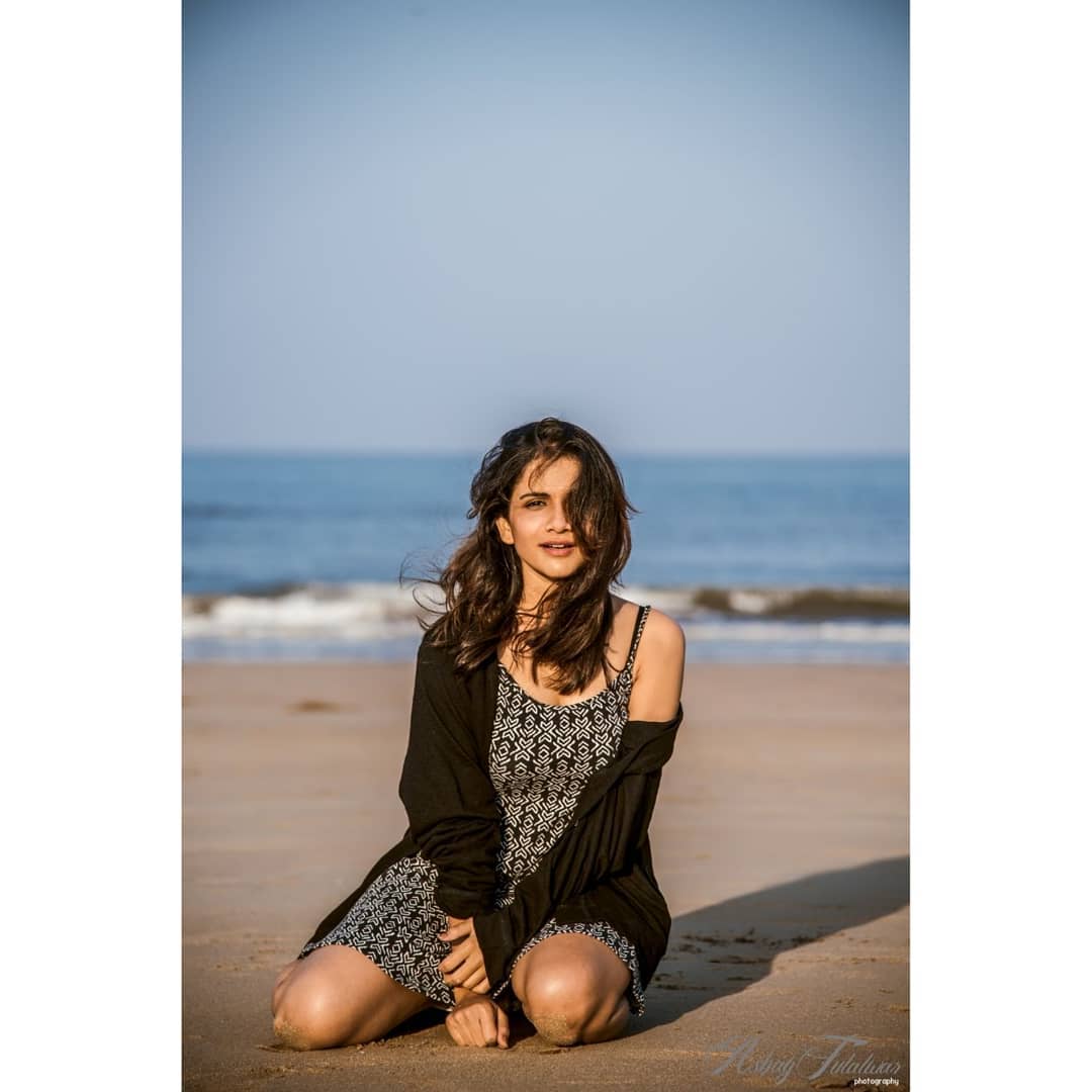 Beach side photoshoot of Resham shrivardhankar - मराठीshoots