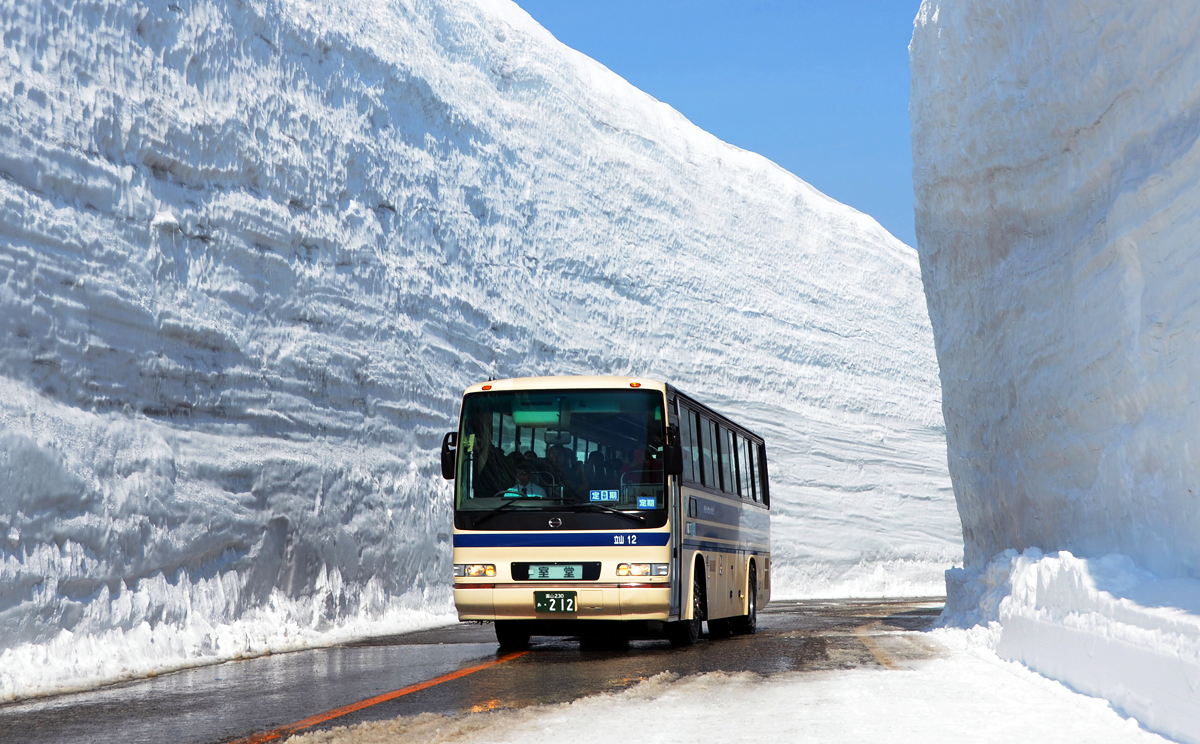 Road Through The Snow in Japan. ~ Κυκλώνας Ρόδου