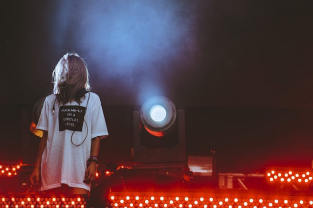 O desepertar de Alison Wonderland.