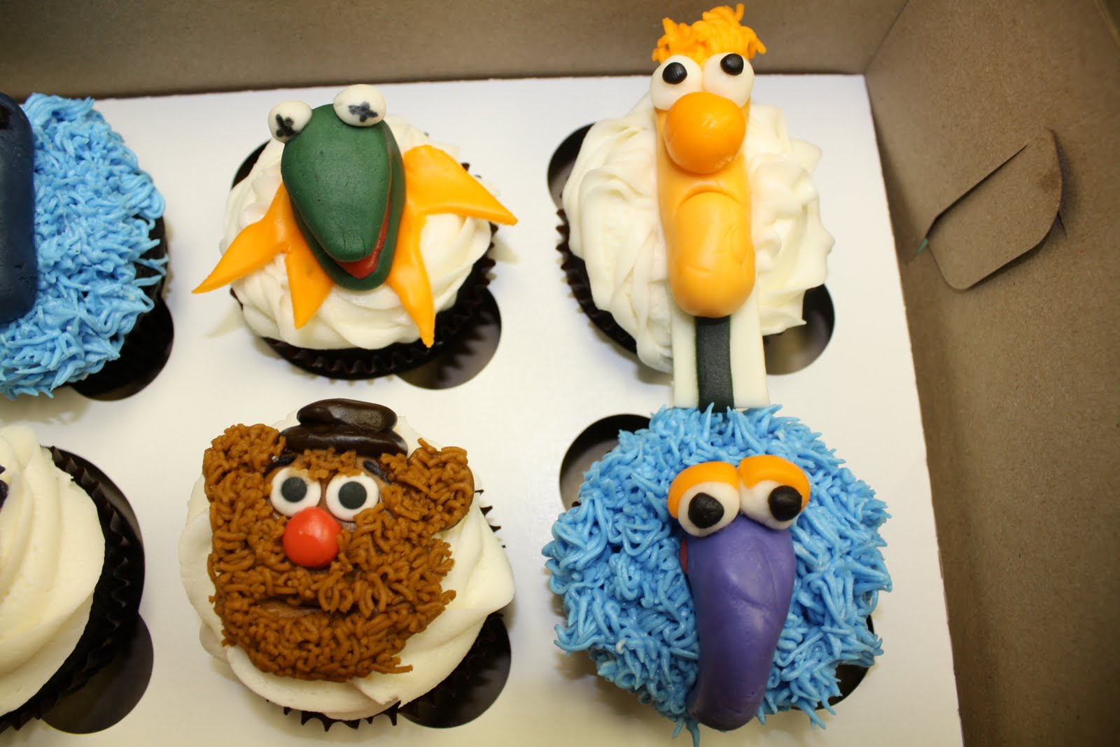 Two Sweet Bakery: Muppet cupcakes