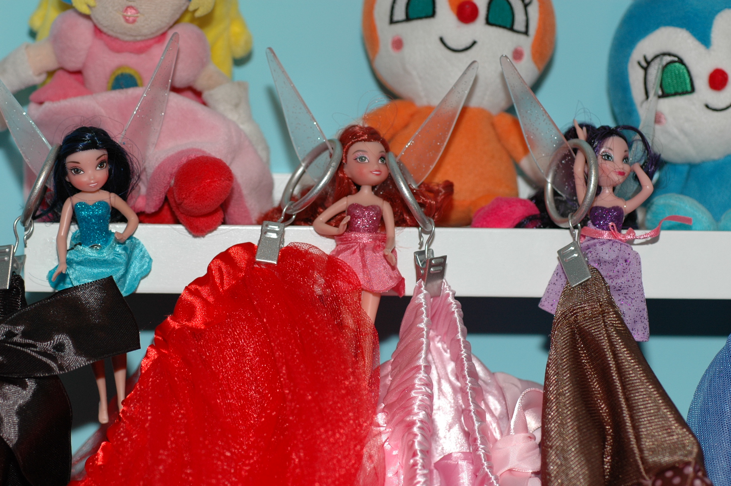 A busy lizzie life: DIY Tutu Organizer Kids' Shelf