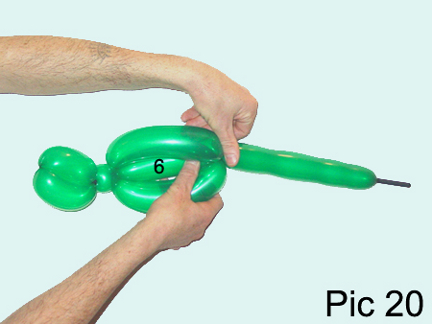 CLASSICAL: Balloon parrot