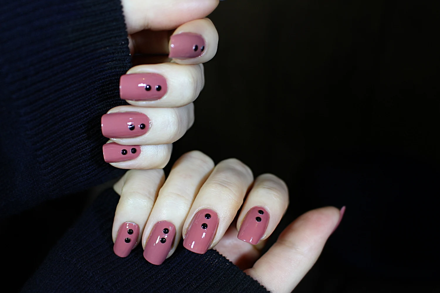 Low-key Punk Manicure for Short Nails | How to Use Nail Studs ...