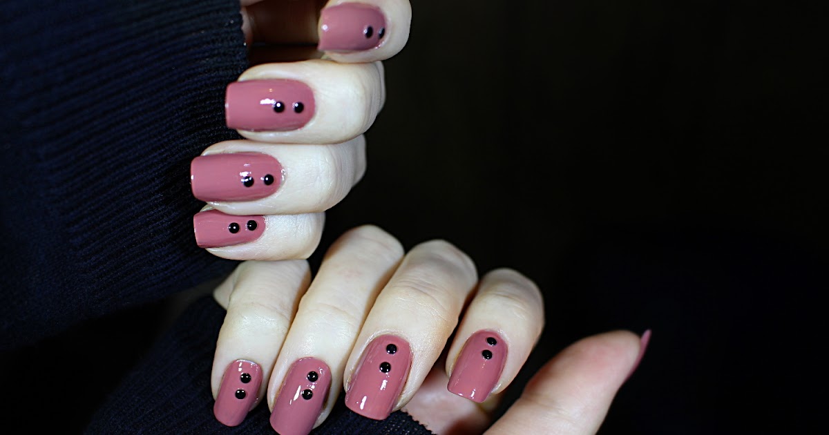 Low-key Punk Manicure for Short Nails | How to Use Nail Studs ...