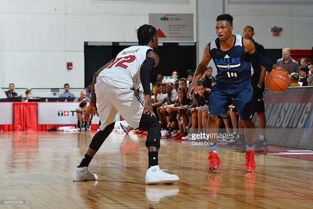 Jonathan Gibson también firma de cara al training camp - D-Mavs