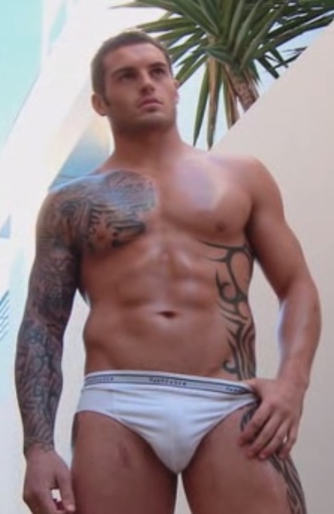 We Love Tattooed Hunks: Daniel Conn