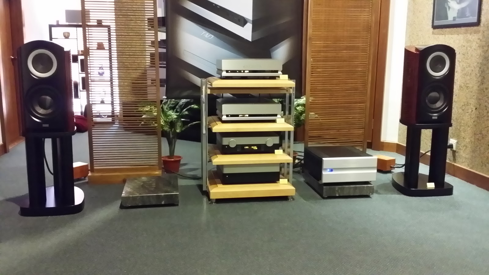 El Hefe HiFi Reviews: TAD D1000 CDP and DA1000 DAC: OFFICIAL LAUNCH