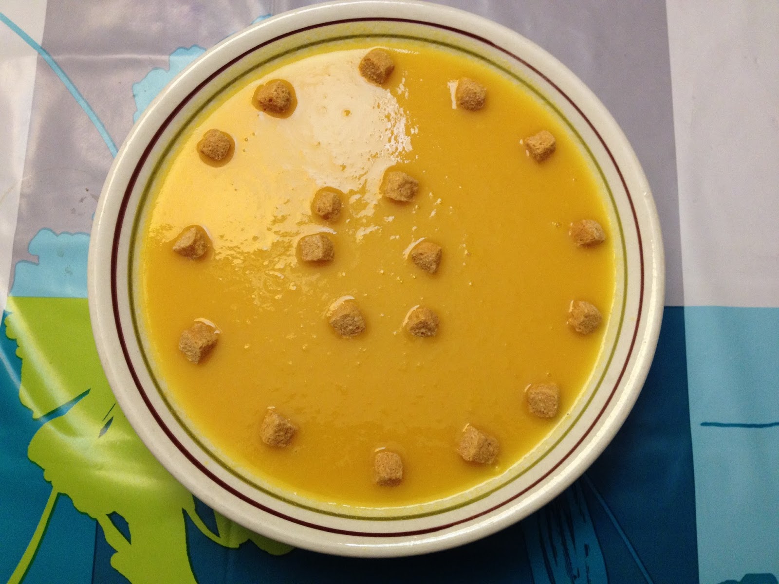 CAN JOAN I SARA: CREMA DE ZANAHORIA Y APIO CON PICATOSTES DE PIMENTON Y ...