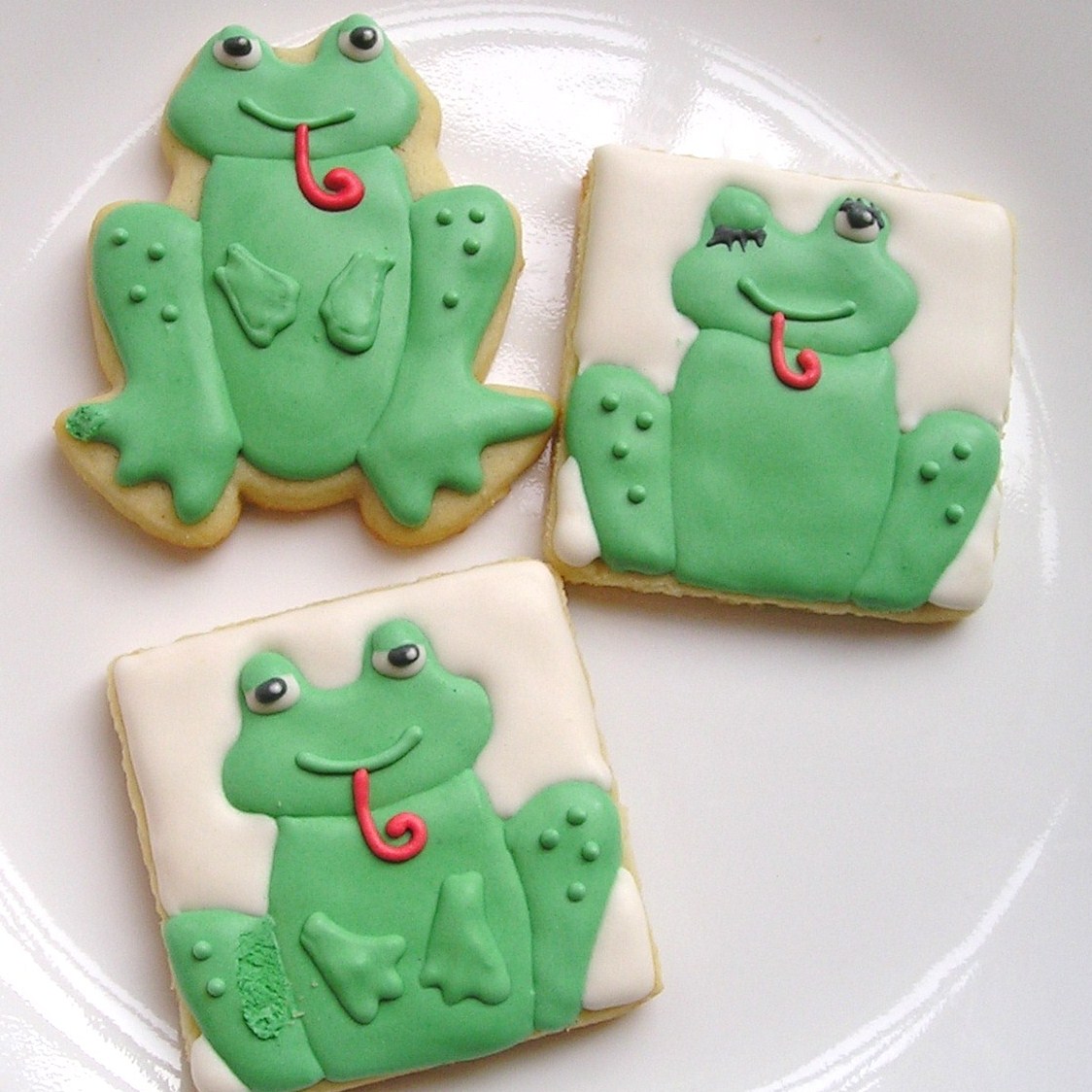 Since I had bumped the leg and the toe on two cookies, I used those to ...