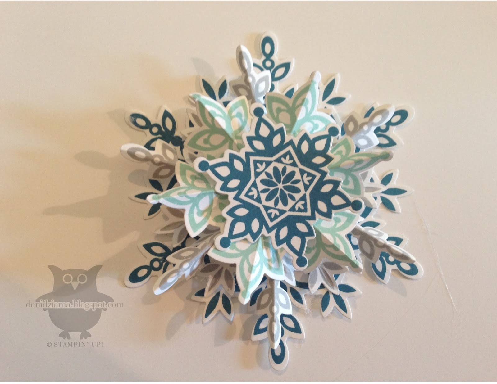 Dani's Thoughtful Corner: Festive Flurry 3-dimensional Snowflake