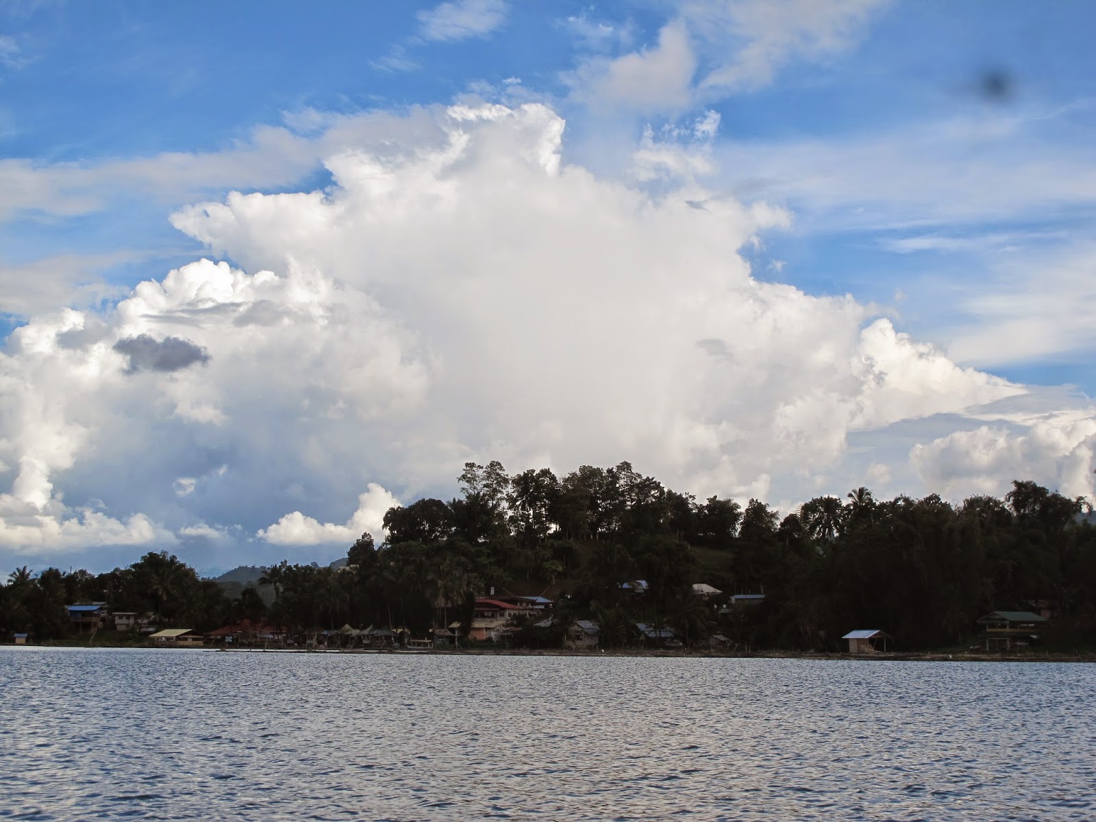 Boating around the lake from Punta Isla Lake Resort