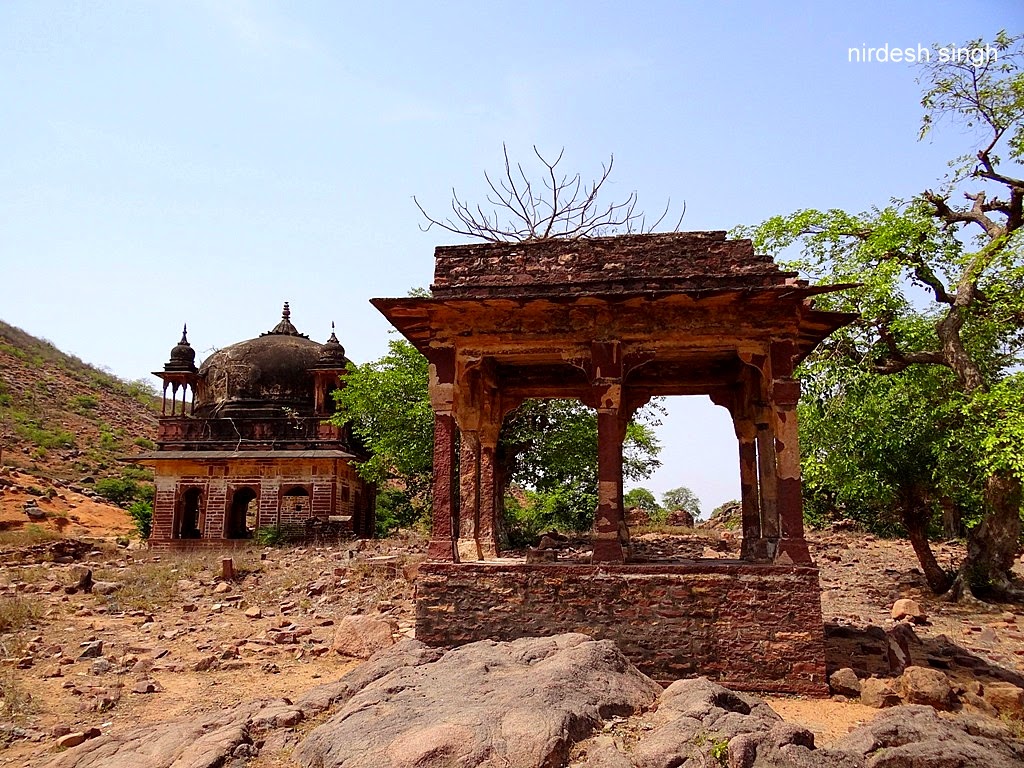 Just Tripping!: Narwar Fort - A Fort you can Call your Own