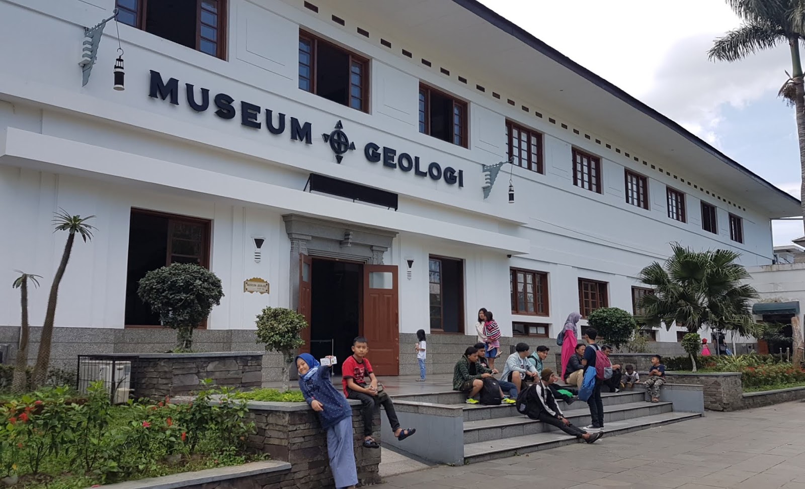 Museum Geologi Bandung : Wisata Edukasi Yang Seru Untuk Anak - Ini Arry
