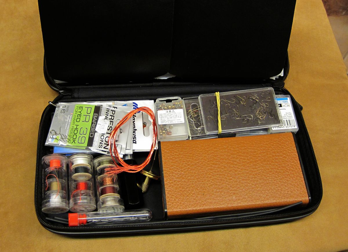 Onlyflytying: Basic Flytying Travel Kit