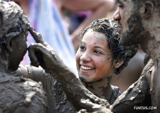 Colombo zone: Annual mud party......!!!