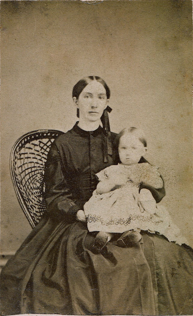 Victorian Motherhood: Lovely Vintage Photos of Mothers Posing With ...