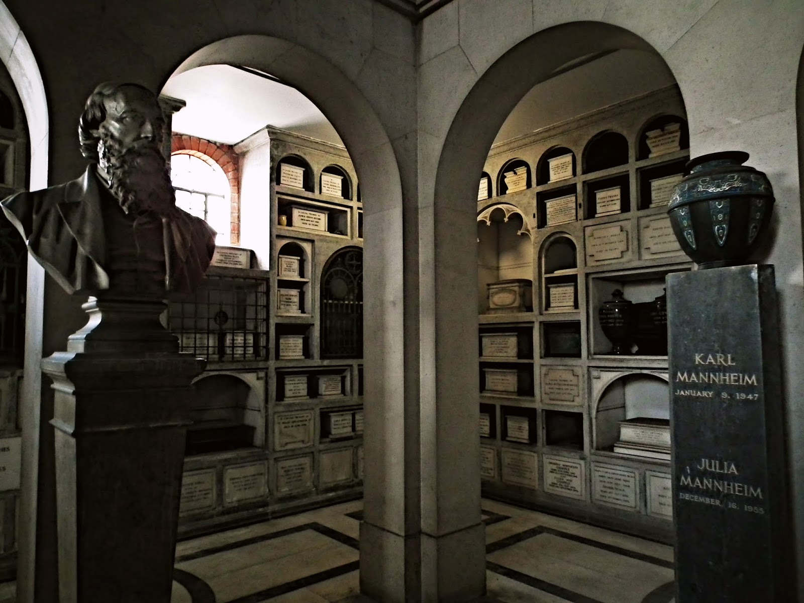 The London Dead: A unusual morning out: Golders Green Crematorium, Hoop ...