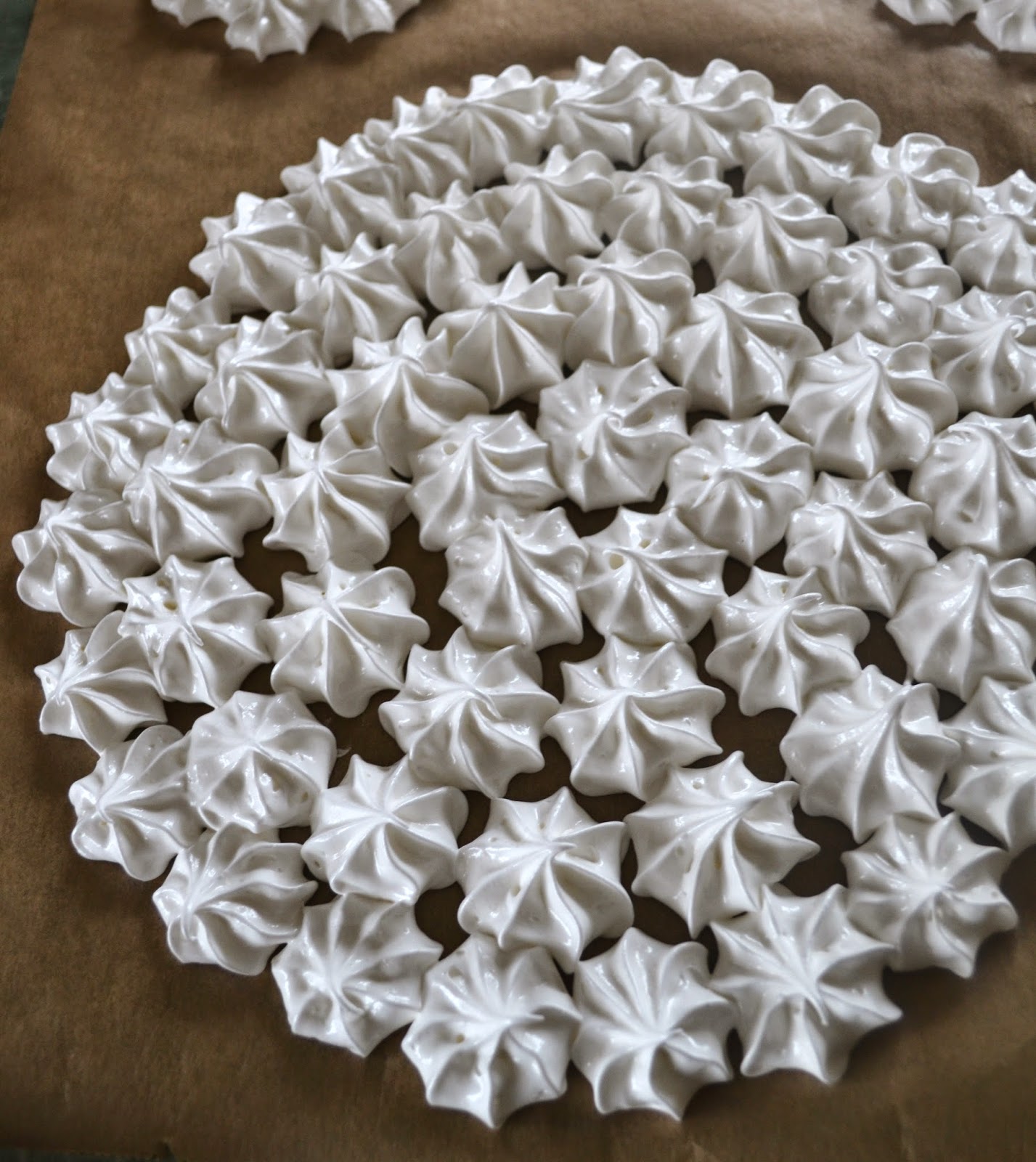 Pireti koduköök: Beseetort vahukoore ja kirssidega