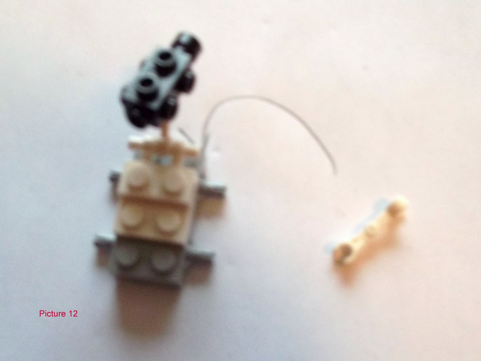 The Nicolas Gazette: INSTRUCTION ON HOW TO BUILD A SMALL LEGO ROBOT