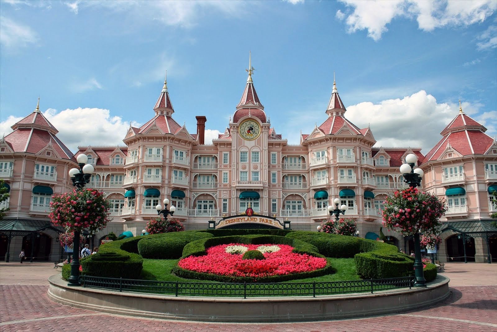 Around The World: Euro Disneyland,Paryż