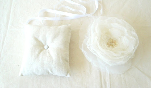 OnePerfectDay: Organza Flower Ring Pillow