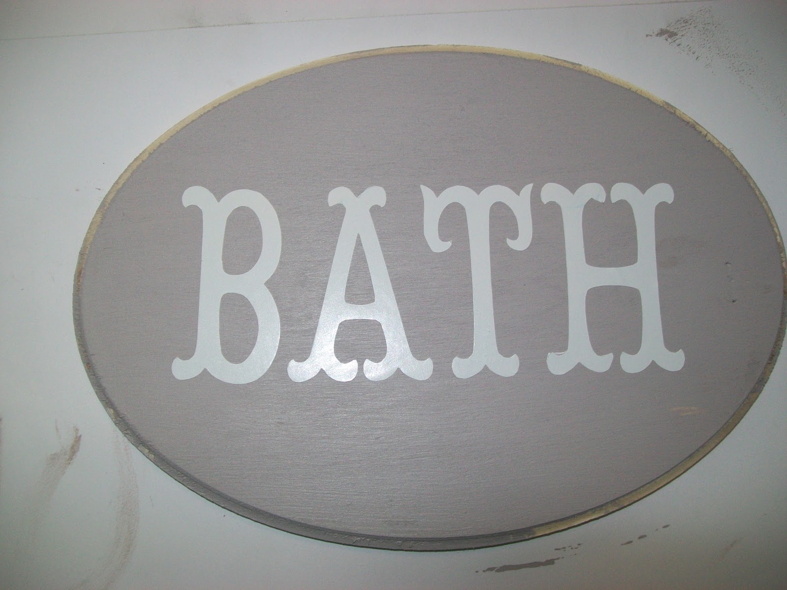 Deco Verde: Hanging Bath Sign for Guests
