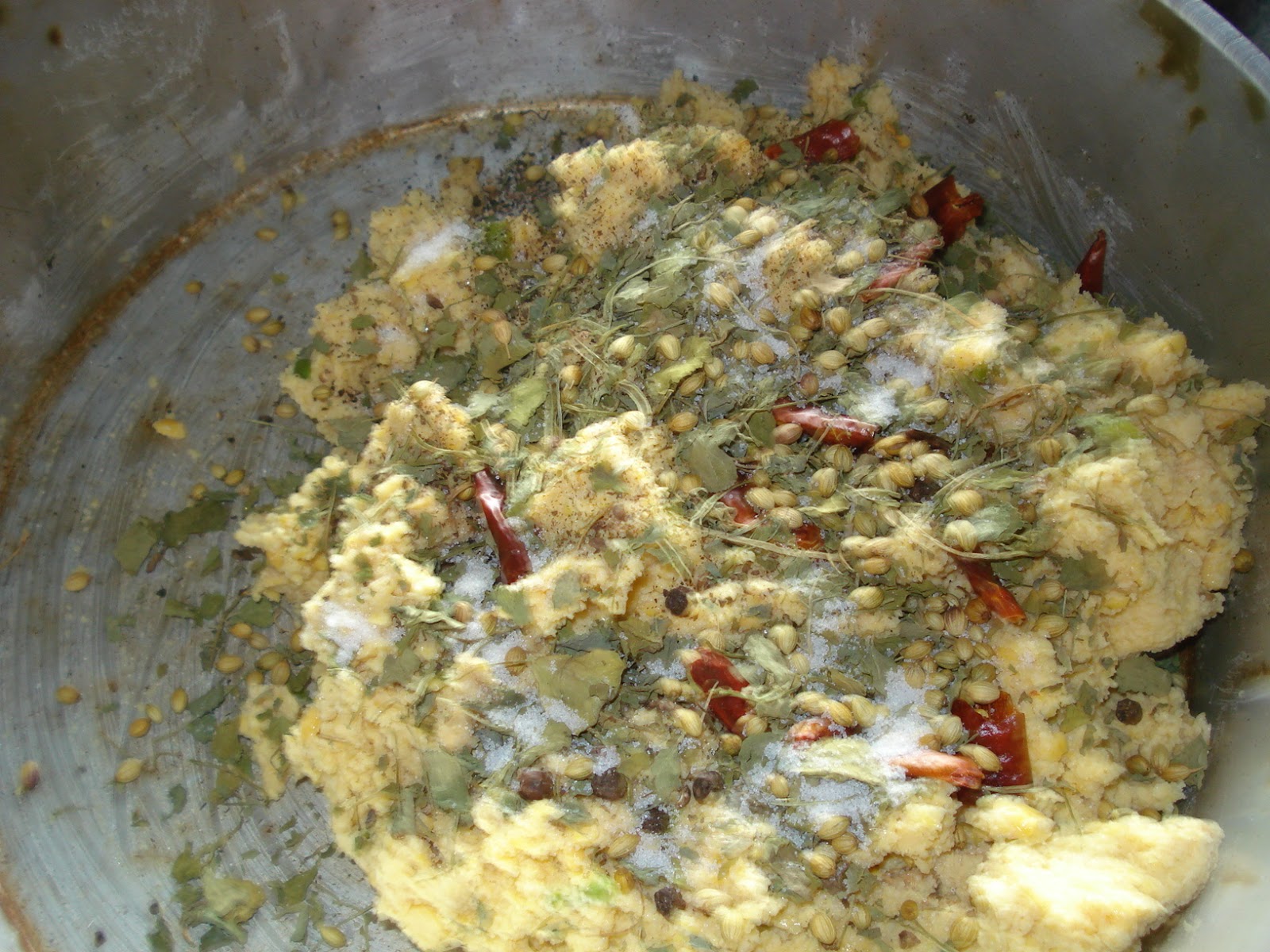 Chetna's Journal: Street food of Old Delhi - Kalmi Vada | lentil fritters