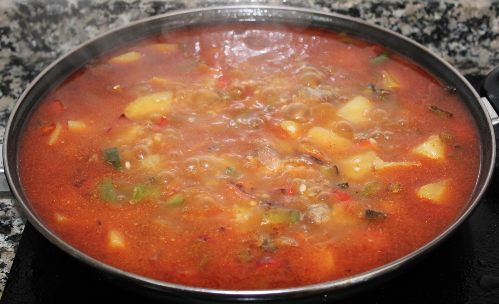Cocinar es vivir y Bordar también: Arroz con costilla y patatas / Rib ...