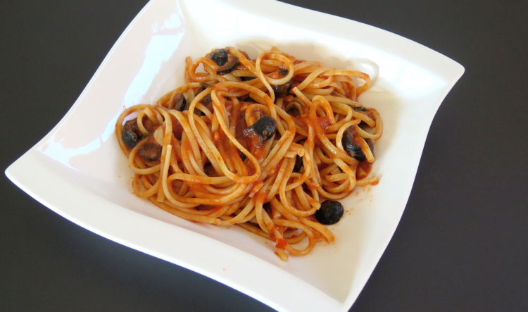 ESPAGUETIS A LA PUTANESCA