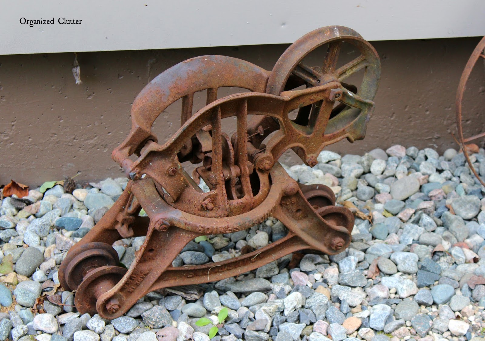 Dana's Fun Outdoor Junk Decor & Gardens - Organized Clutter