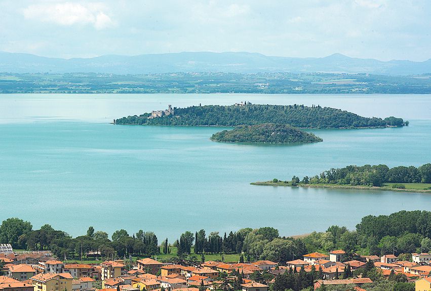 Visiting Lake Trasimeno from Borgo di Vagli