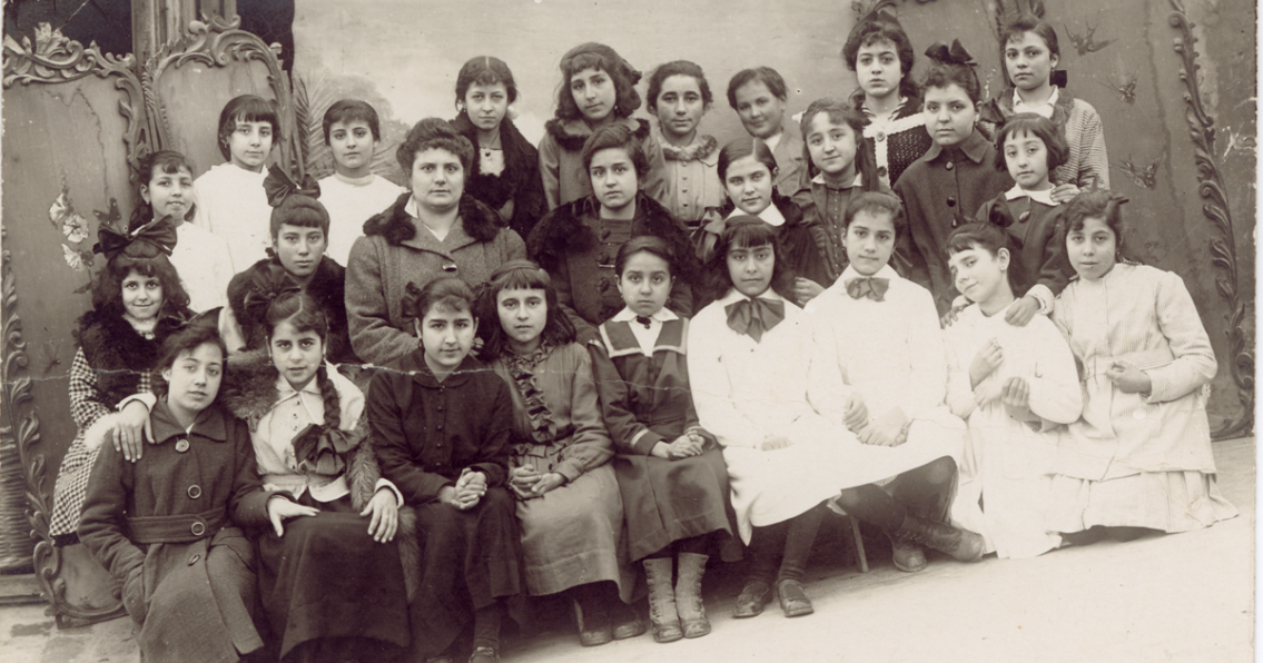 VALENCIA EN BLANCO Y NEGRO: LA ESCUELA NORMAL