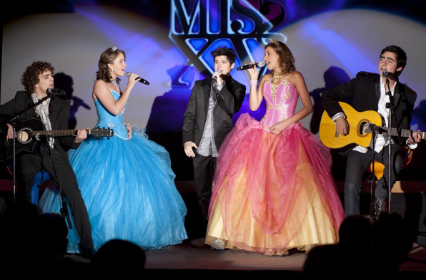 El grupo "EME XV" tuvo su debut en los "Kid's Choice Awards"