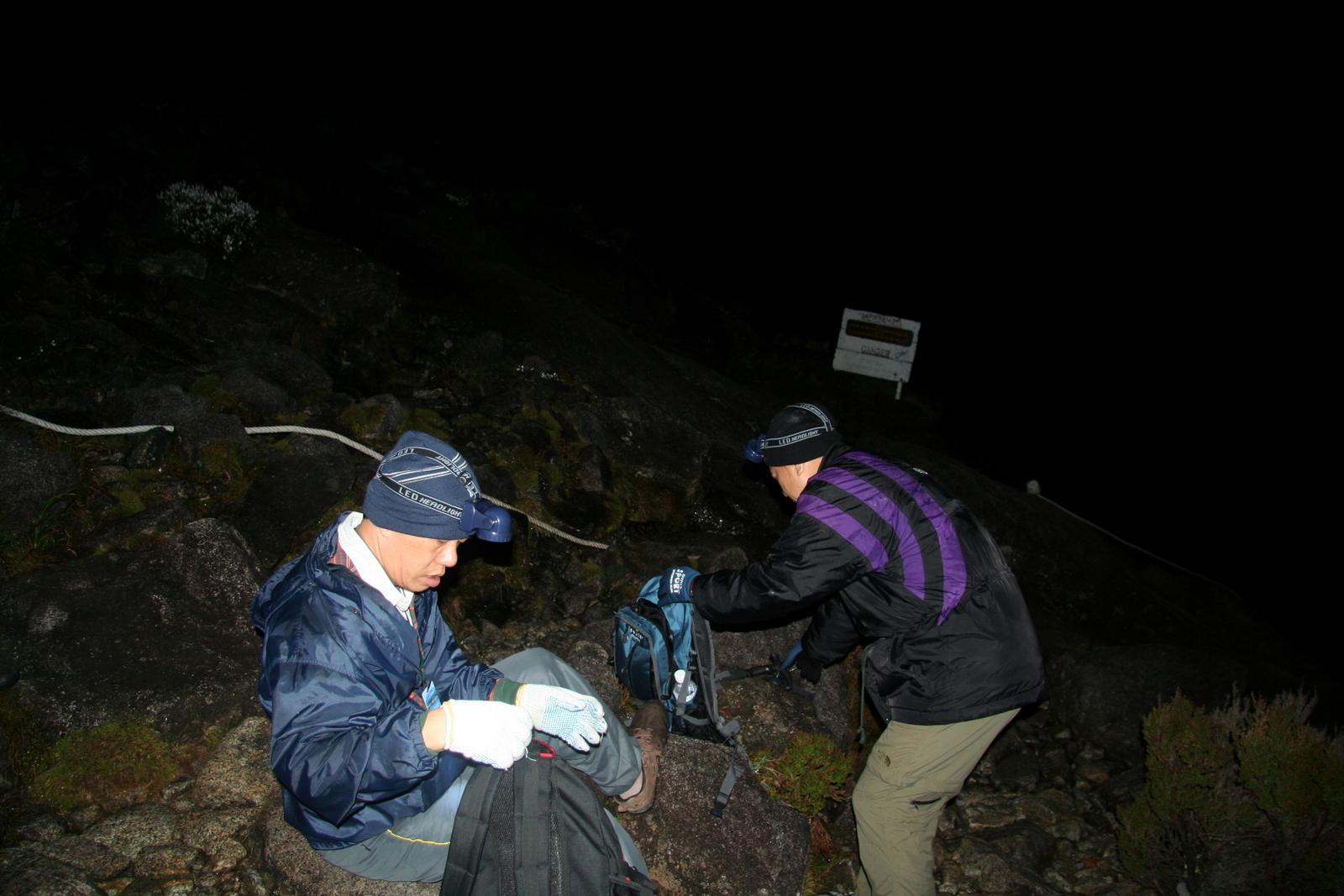 Climbing Mt Kinabalu: Laban Rata to Sayat Sayat 6km to 7km