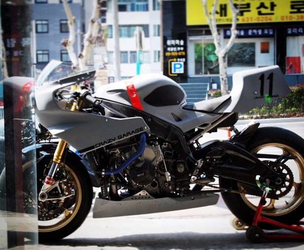 BMW S1krr Retroracer project - RocketGarage - Cafe Racer Magazine