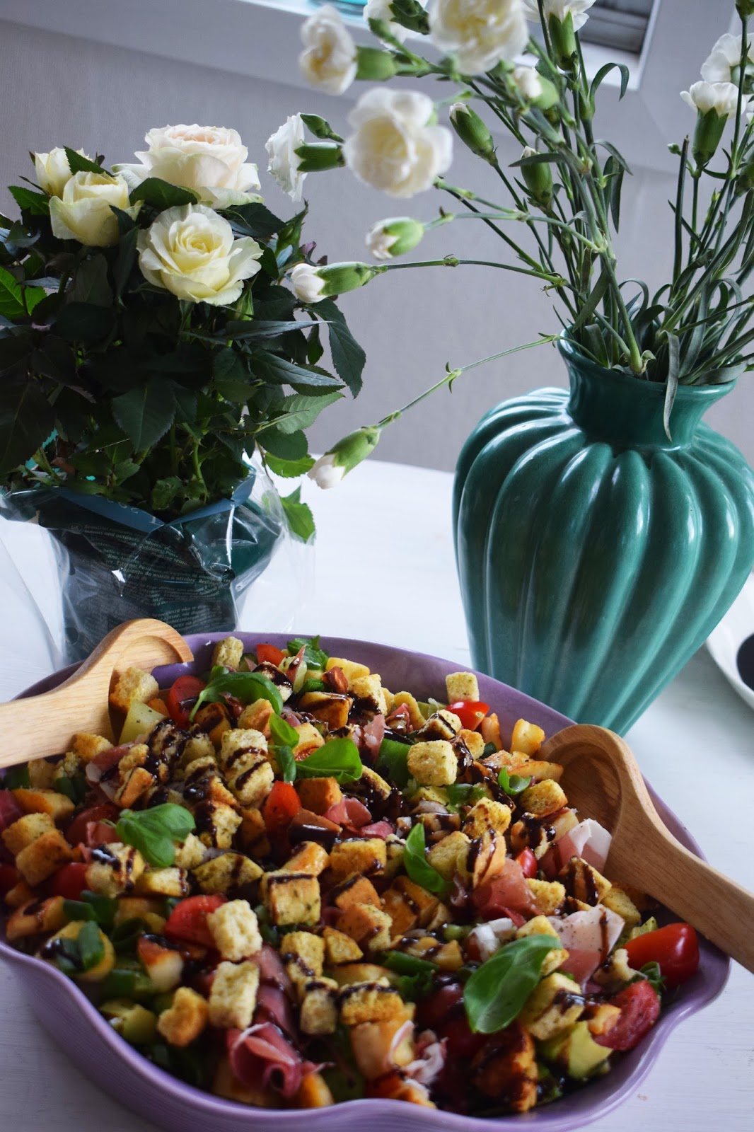 Smaskelismaskens: Matig sallad med parmaskinka, halloumi och pestodressing