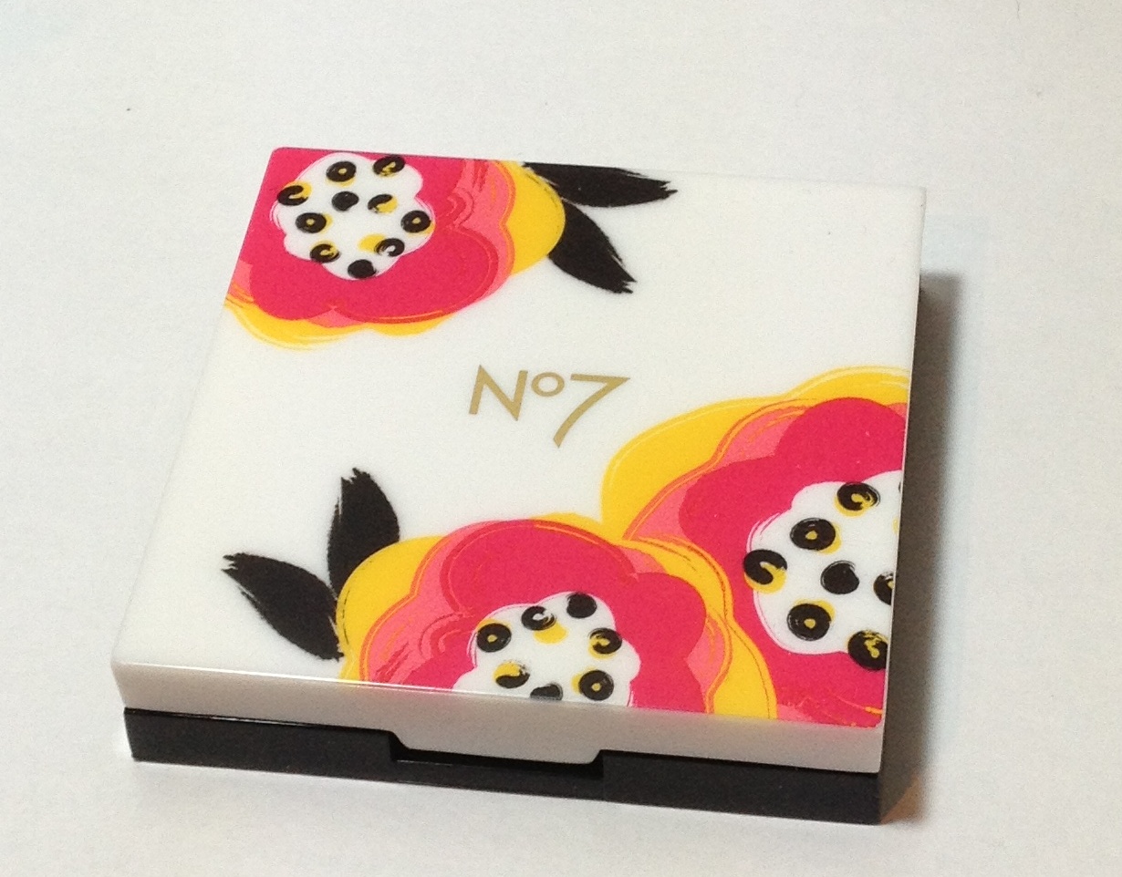 Boots No7 Vital Enlightening Highlighter - Beauty Geek