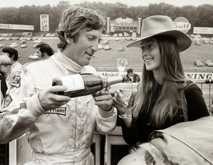 MUJERES CON ESTILO UNICO: NINA RINDT - POLE POSITION