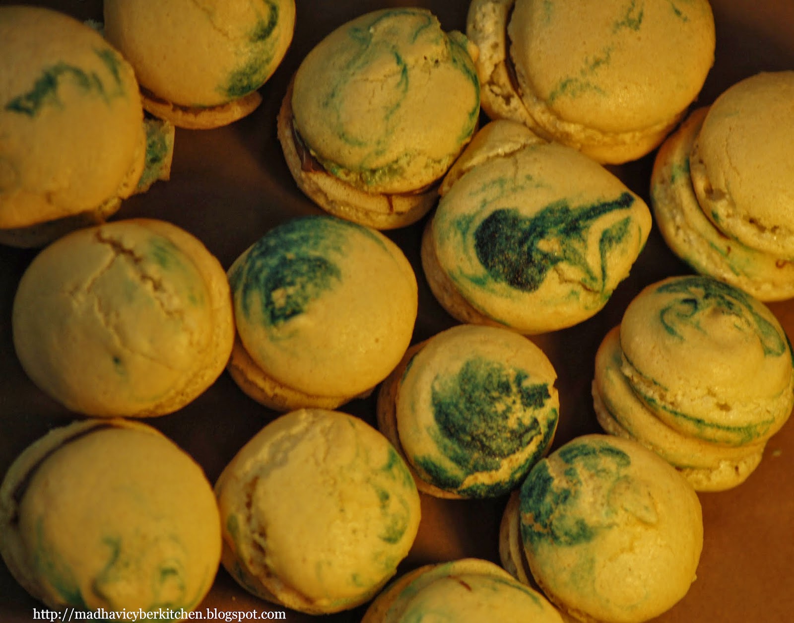 Madhavi's Cyber Kitchen: Marble French Macarons