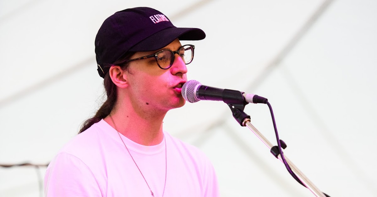 one in ten words: Hillside 2018: Day 1: Adrian Underhill - Concert Photos