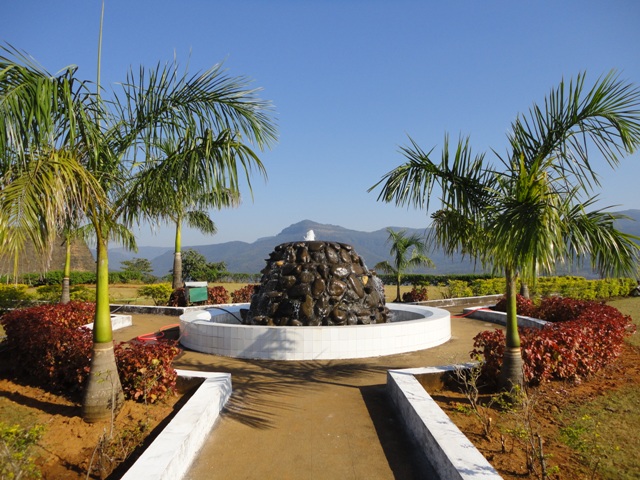 As I Explore .....: Tilari Dam, Dodamarg