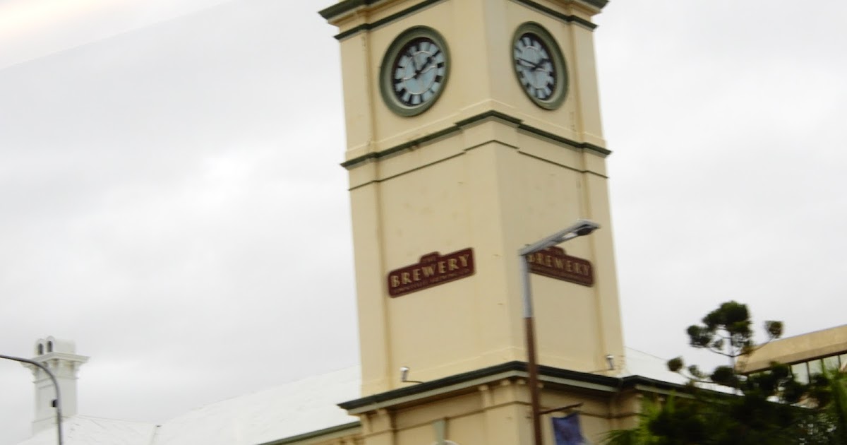 Little Darwin: DRUNKEN CLOCK INDICATES IT IS TIME FOR GOVERNMENT CHANGE