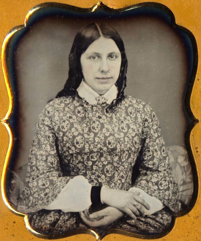 Lady in Style – Glamorous Photos of Fashionable Women in the Mid-19th ...