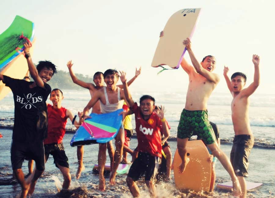 Beach Joy Photos HD Wallpaper and Desktop Background