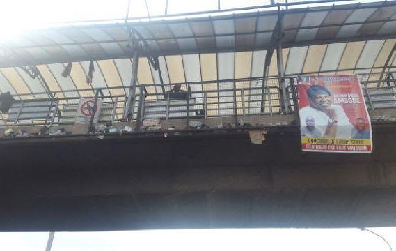 Photo: Pedestrian Bridge at CMS Lagos filled with trash
