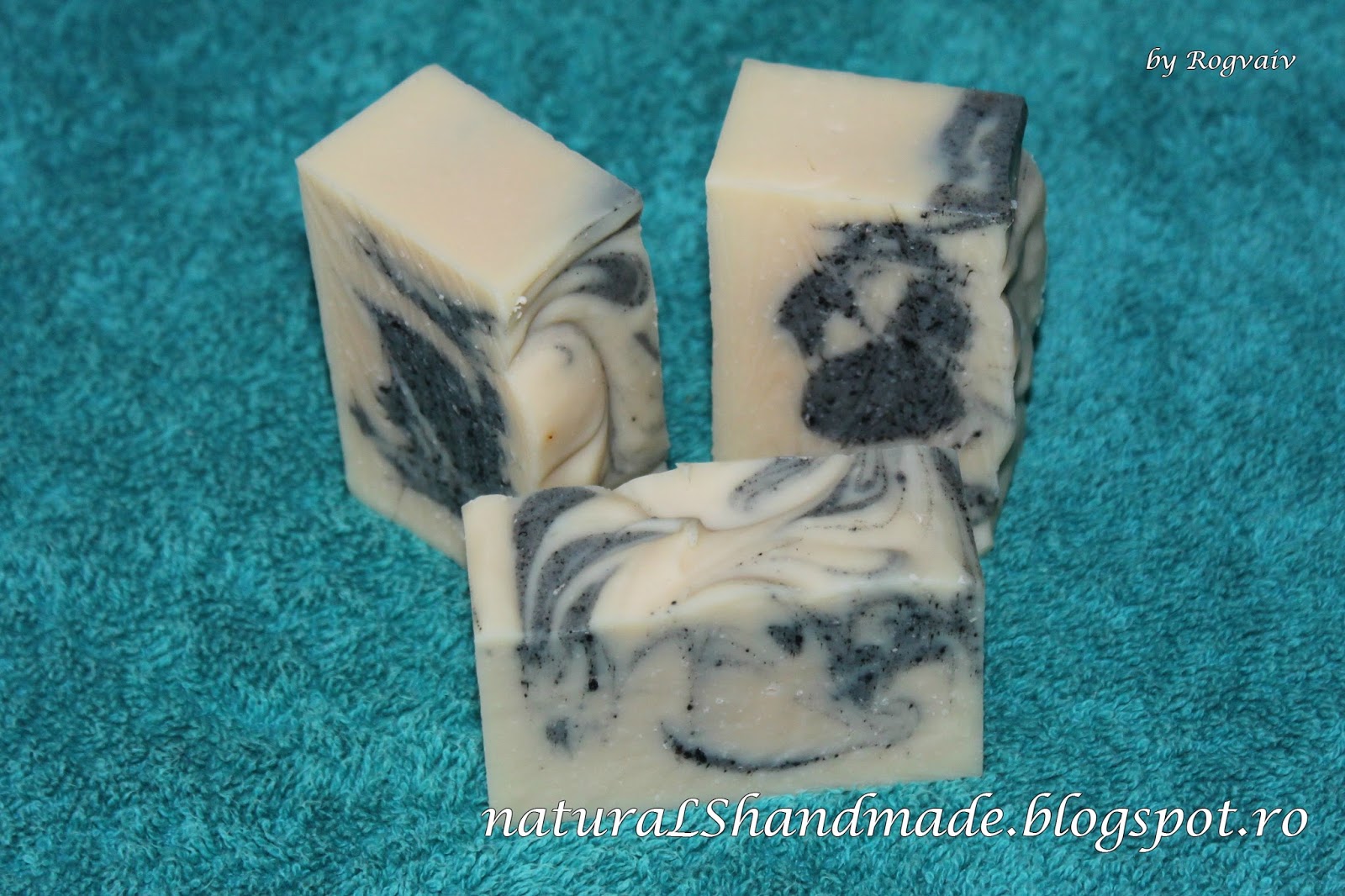 NHbyR: S4 - Sapun natural cu Carbune medicinal (vegan)