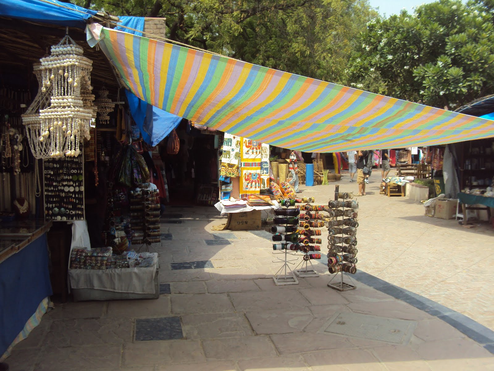 ARCHITECTURE STUDENT'S CORNER: DILLI HAAT, DELHI